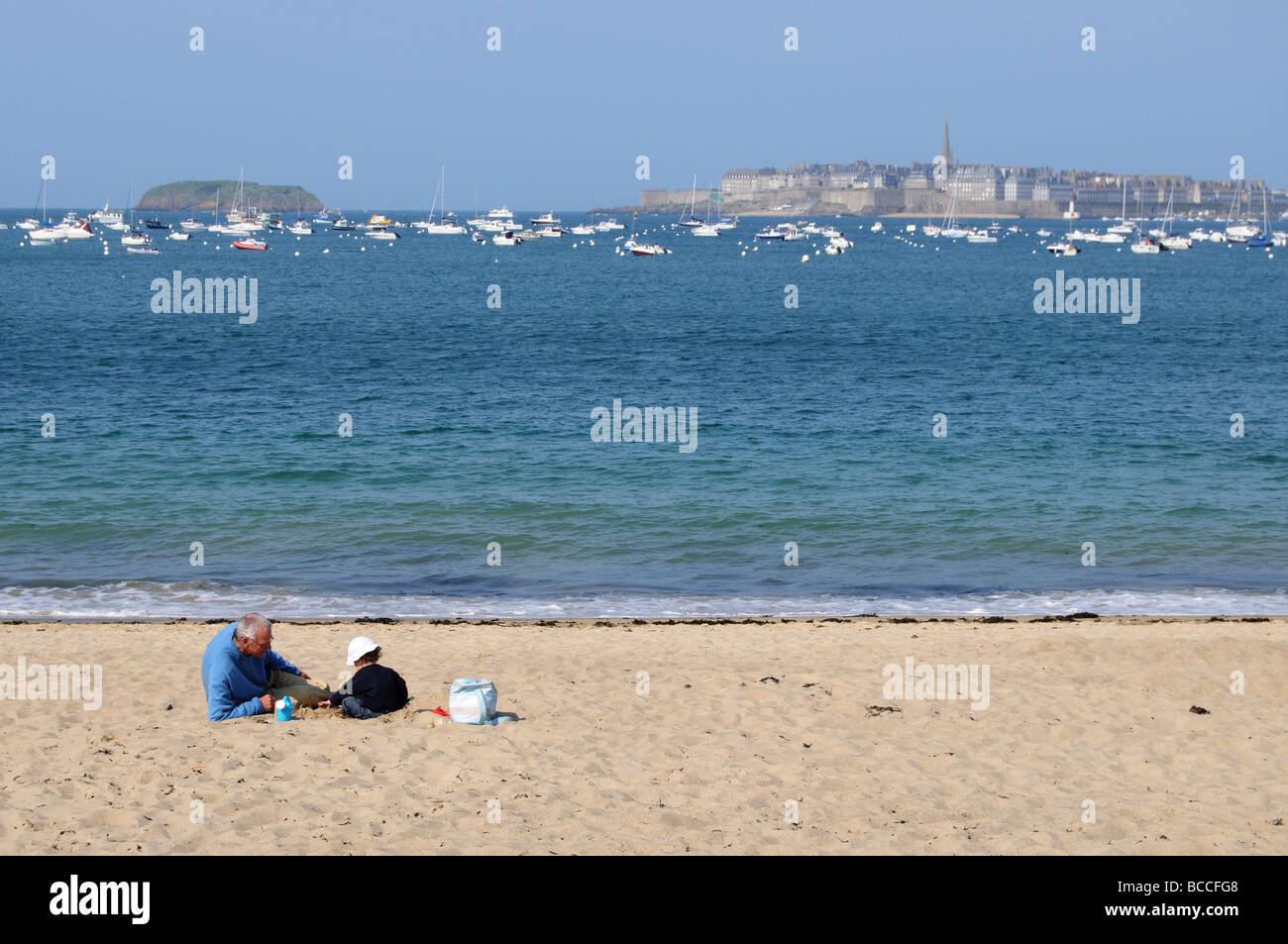 Old french man hi-res stock photography and images - Alamy