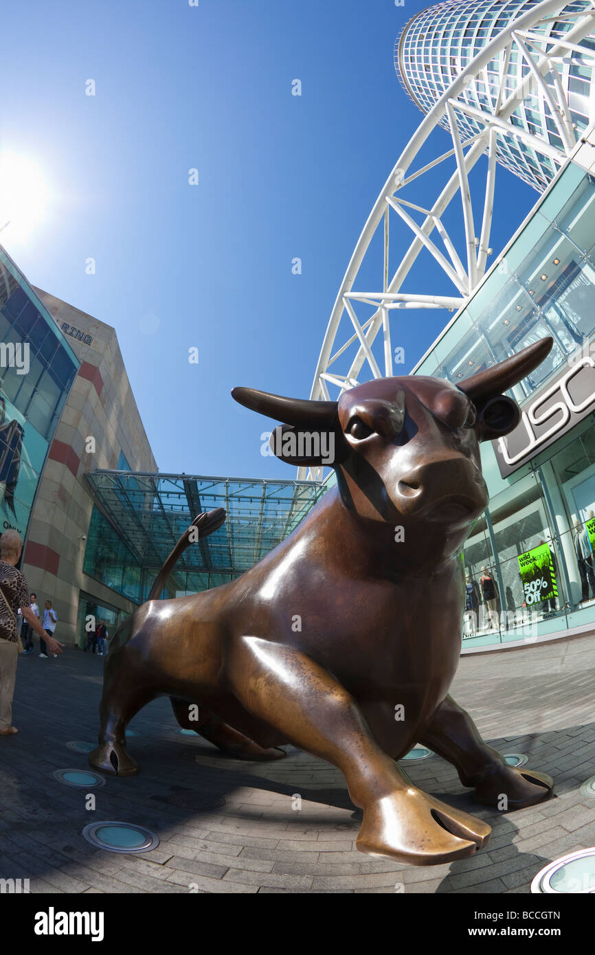Bull statue in bullring shopping hi-res stock photography and images ...