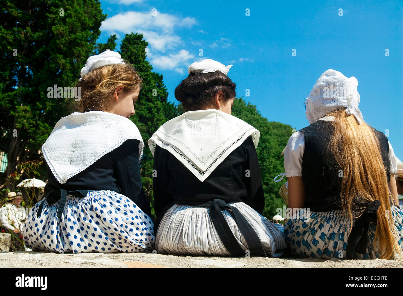 Provence traditional costume hi-res stock photography and images - Alamy