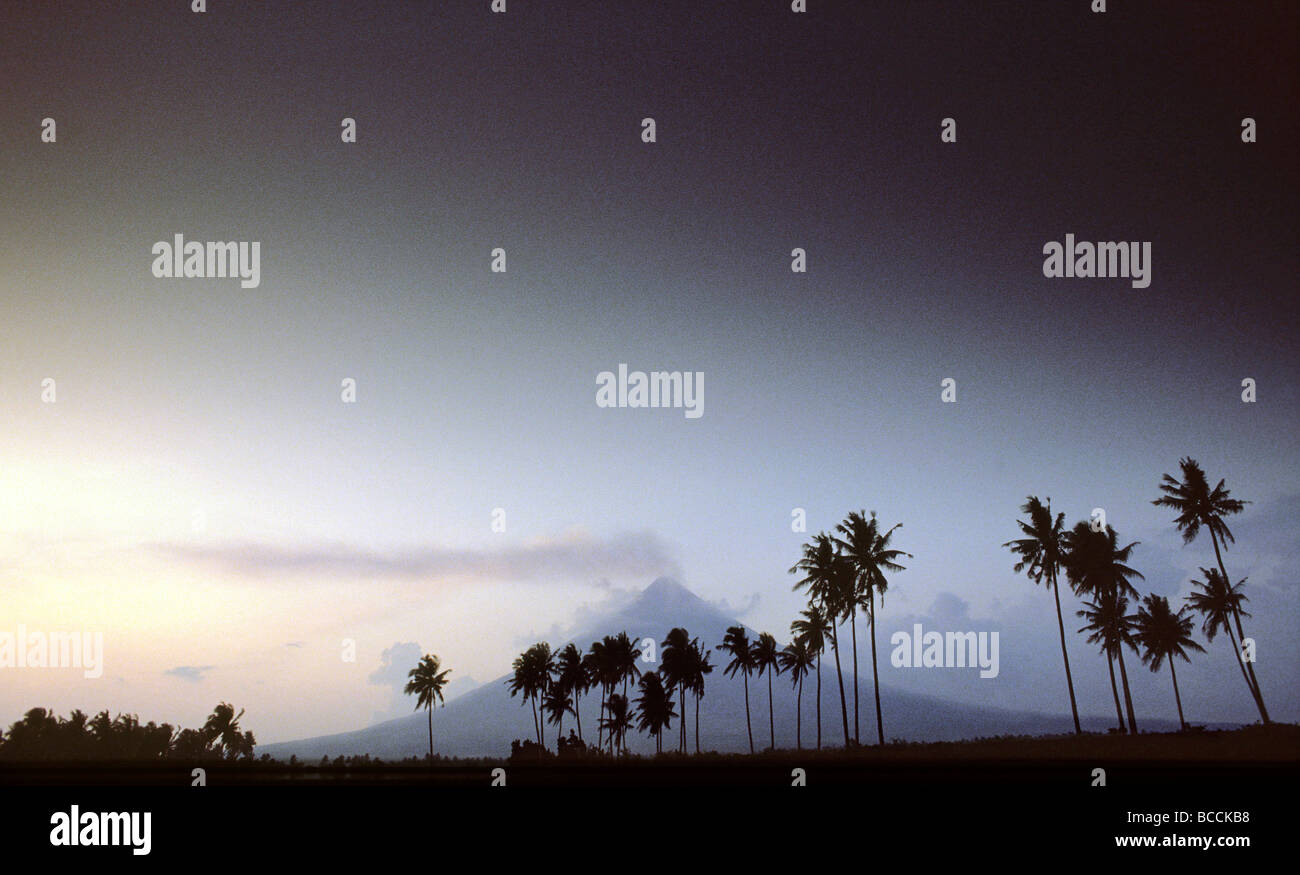 Philippines, Luzon Island, Mayon Volcano at 8 077,43 ft high Stock ...