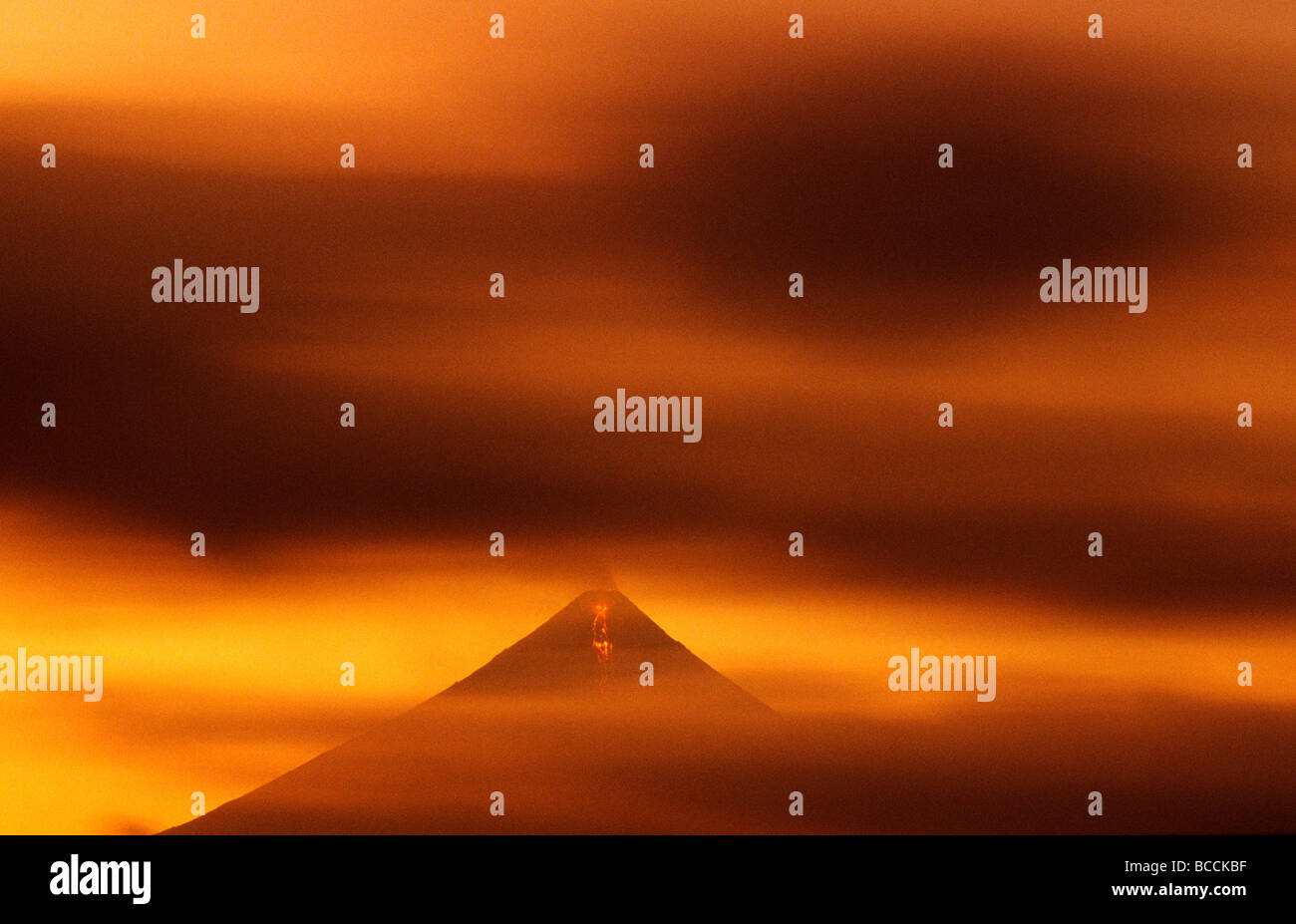 Eruption mayon volcano hi-res stock photography and images - Alamy