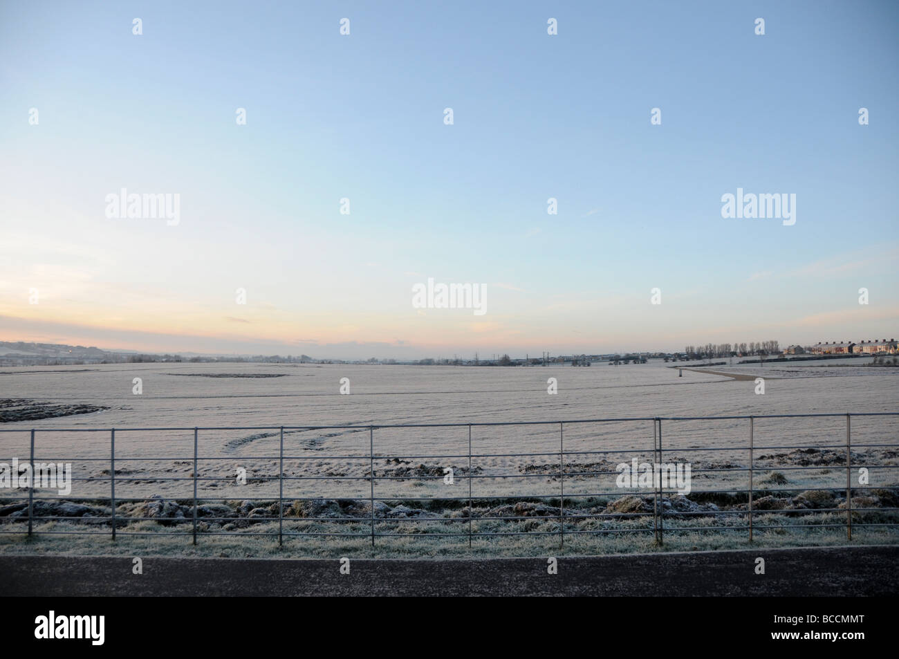 Frosty field during winter in england Stock Photo - Alamy