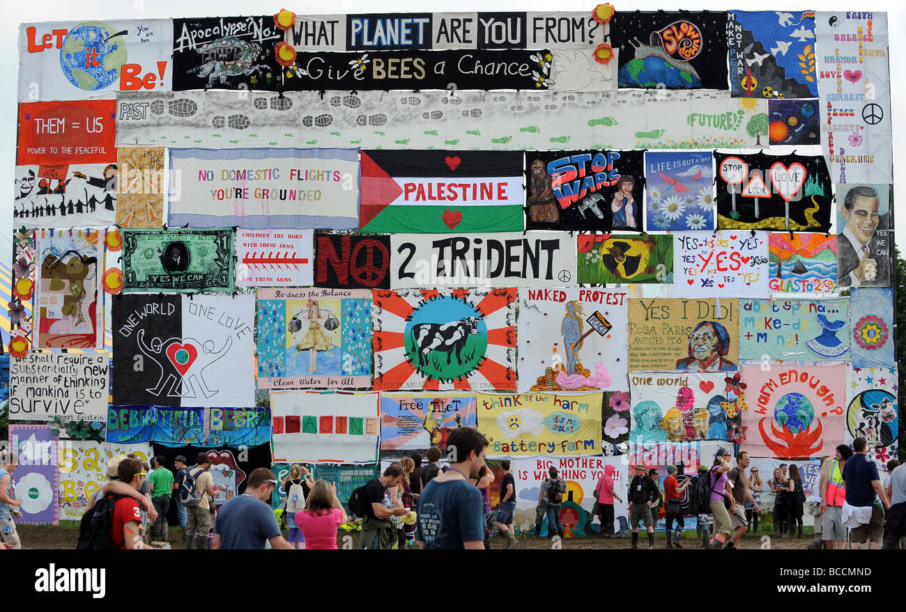 protest message board glastonbury 2009 Stock Photo - Alamy