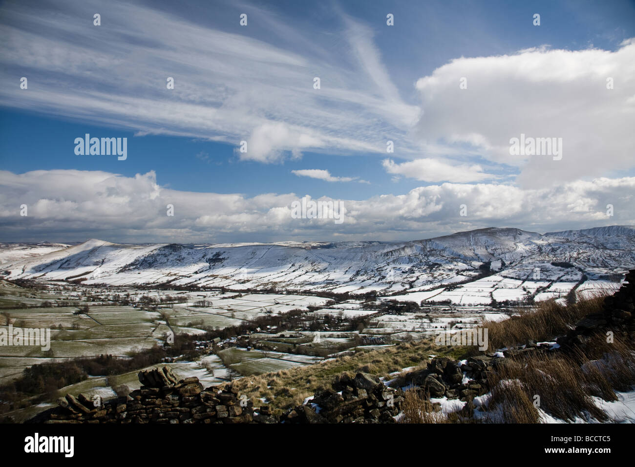 A snow covered Edale in the Peak District Stock Photo - Alamy