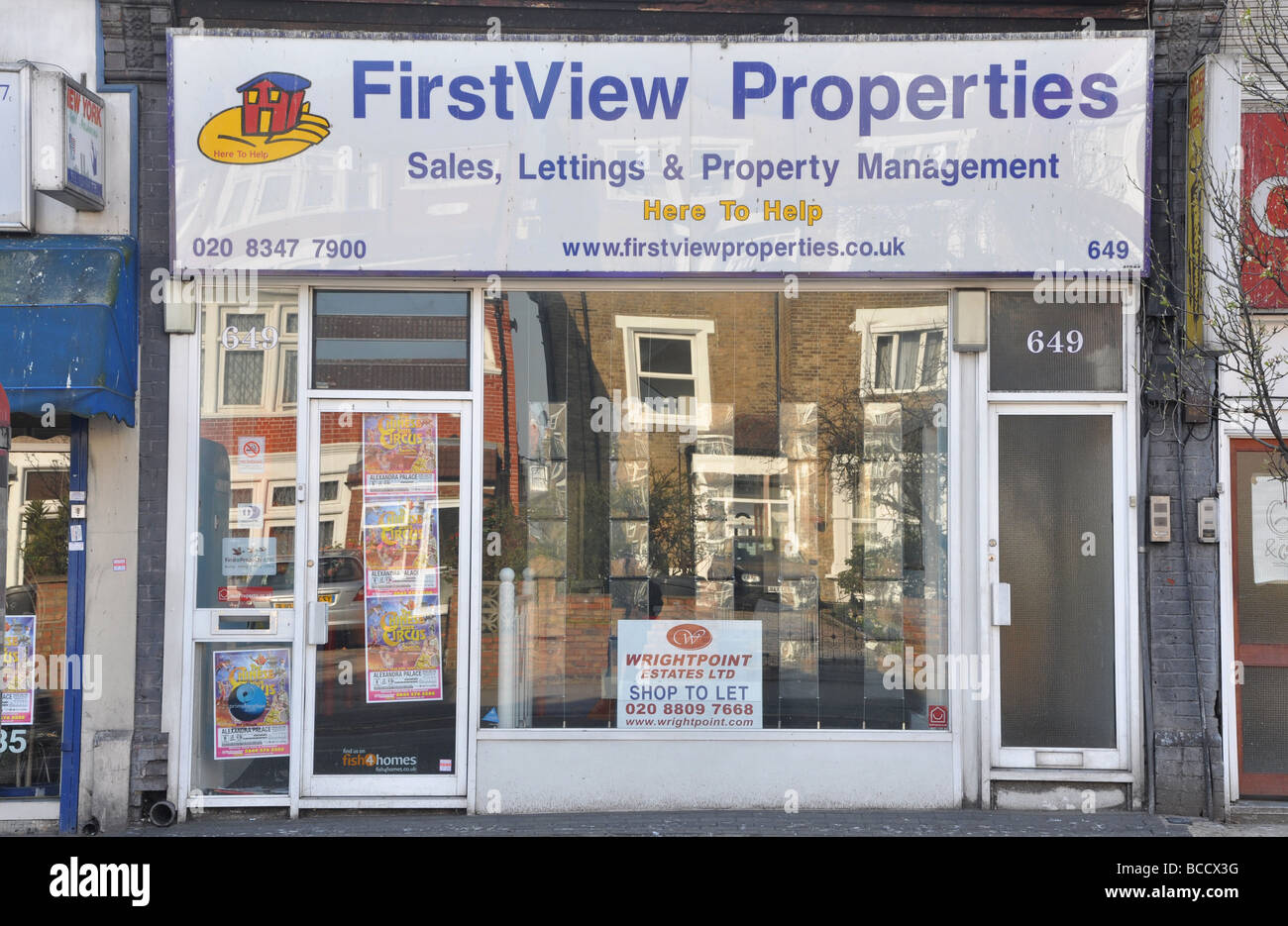 empty shops estate agent Stock Photo - Alamy