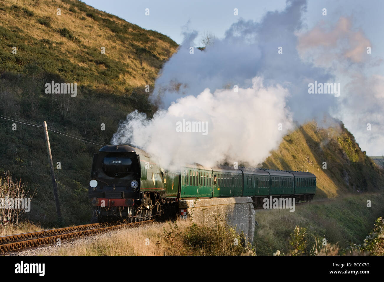 Ex Southern Railways Battle of Britain Class 34070 'Manston' departs ...