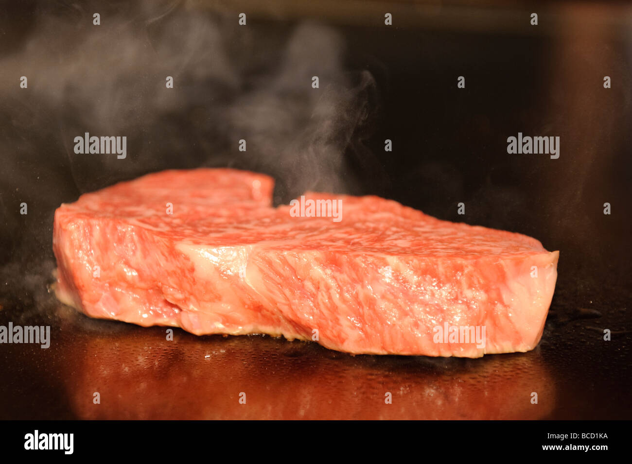 Kobe beef wagyu steak japan meat hi-res stock photography and images ...