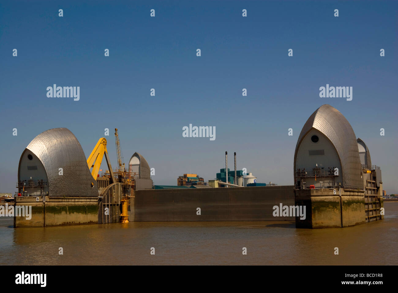Thames barrier closed hi-res stock photography and images - Alamy