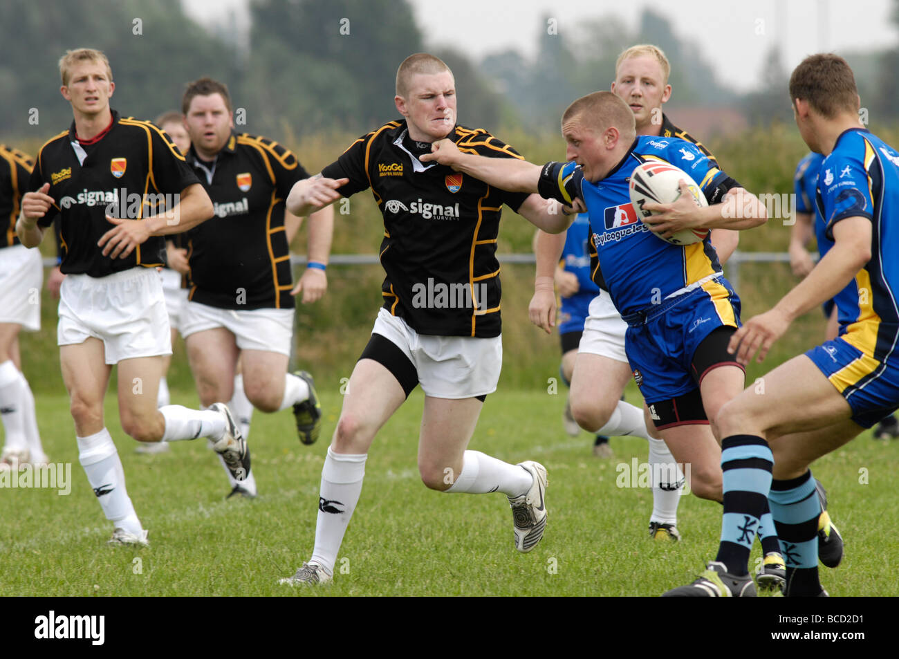rugby player tries to beak through Stock Photo - Alamy