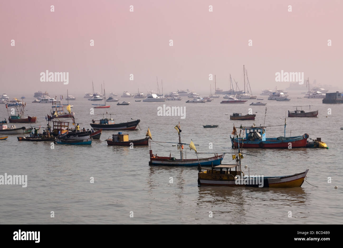 India bombay yacht hi-res stock photography and images - Alamy