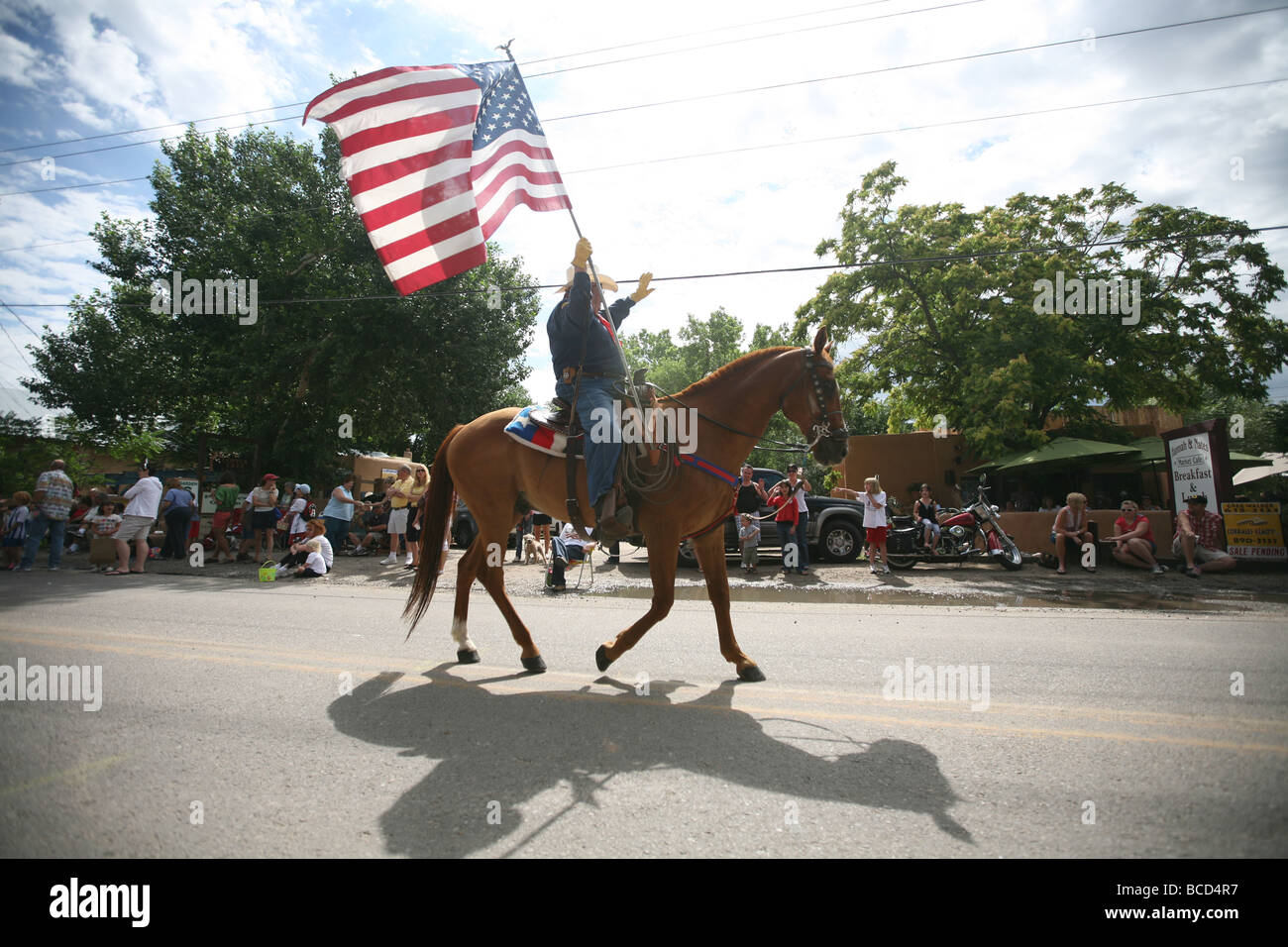 Horse holding american flag hi-res stock photography and images - Alamy