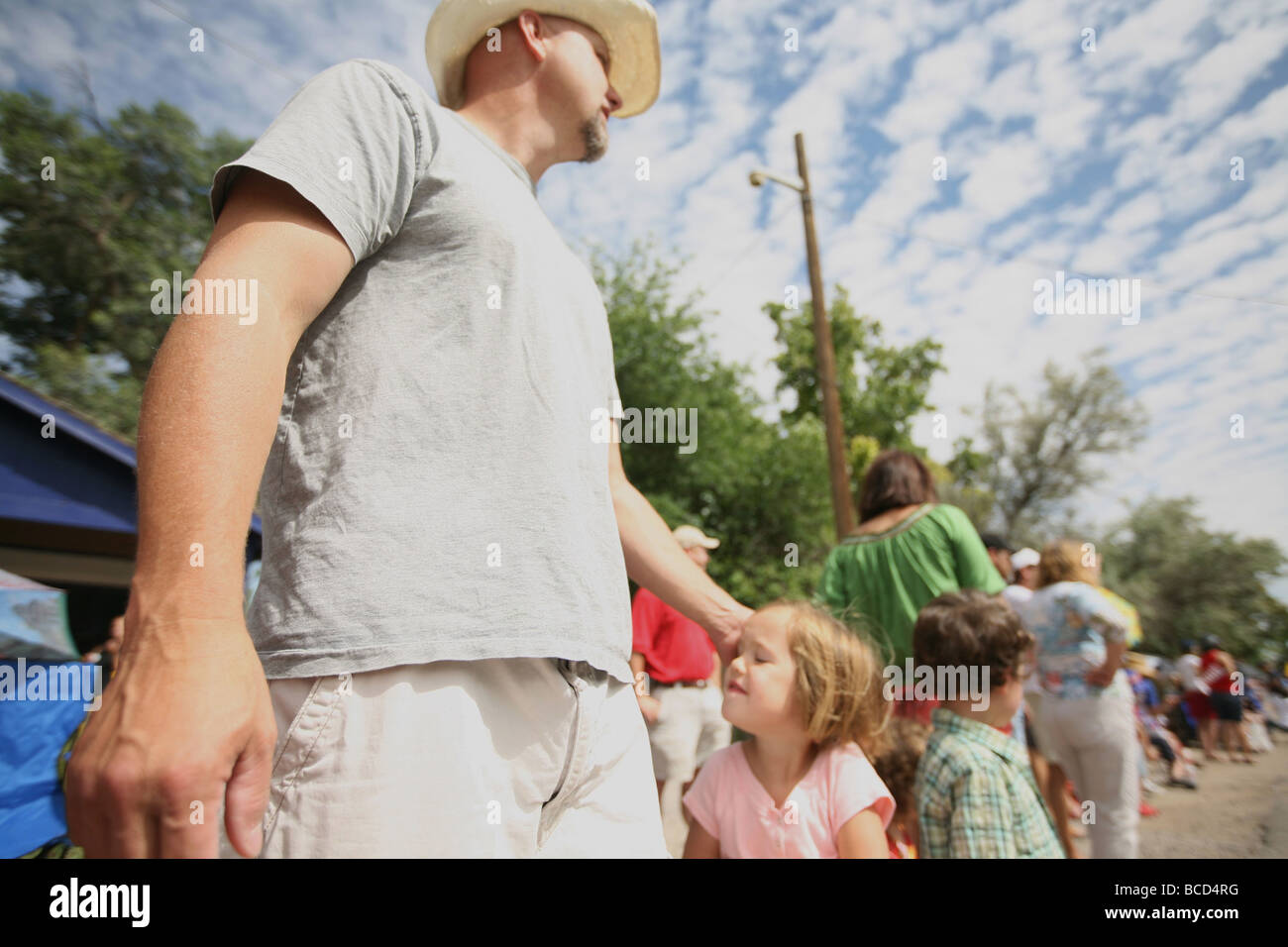 Father daughter family parade hi-res stock photography and images - Alamy