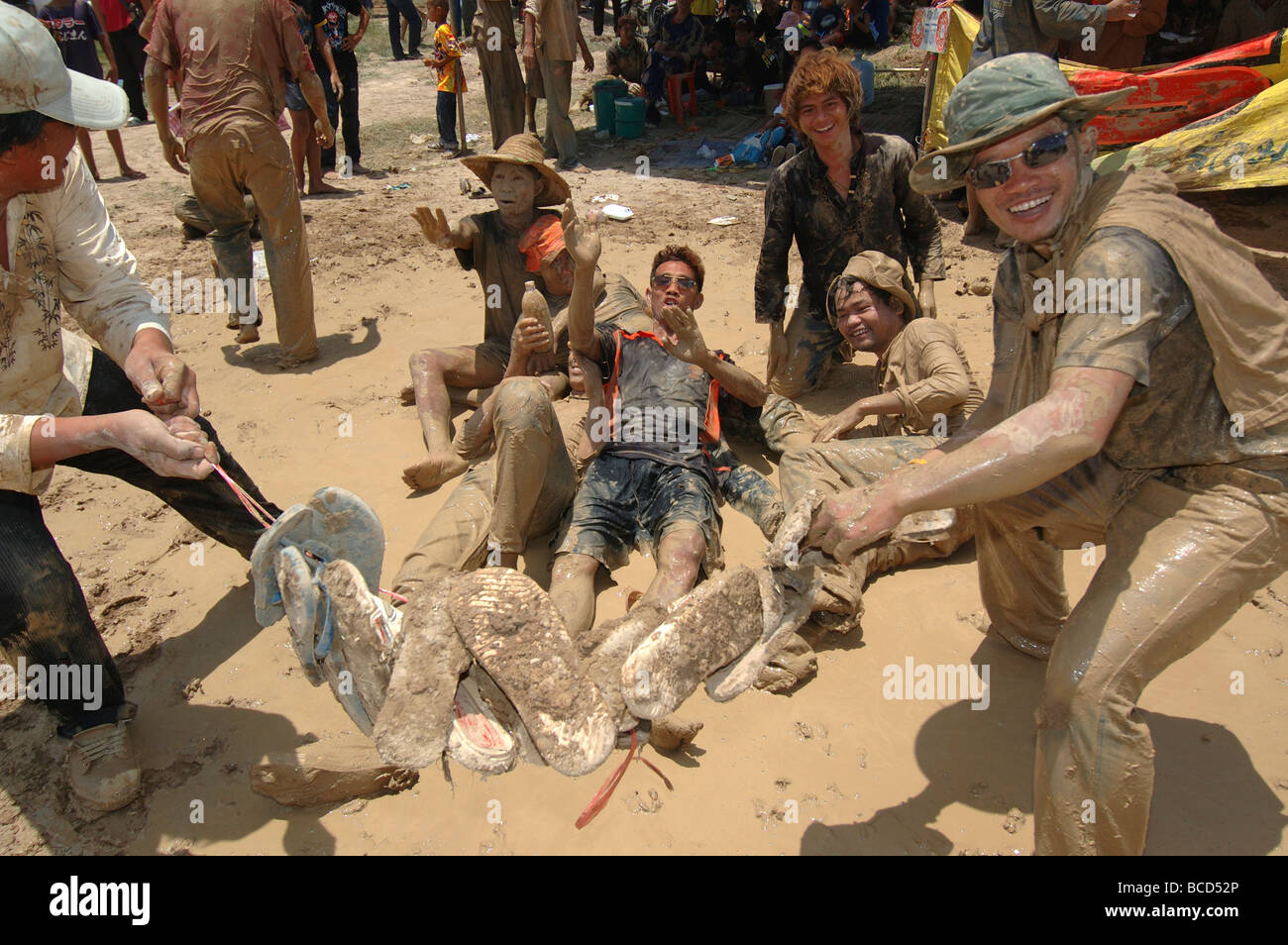 Men in mud hi-res stock photography and images - Alamy