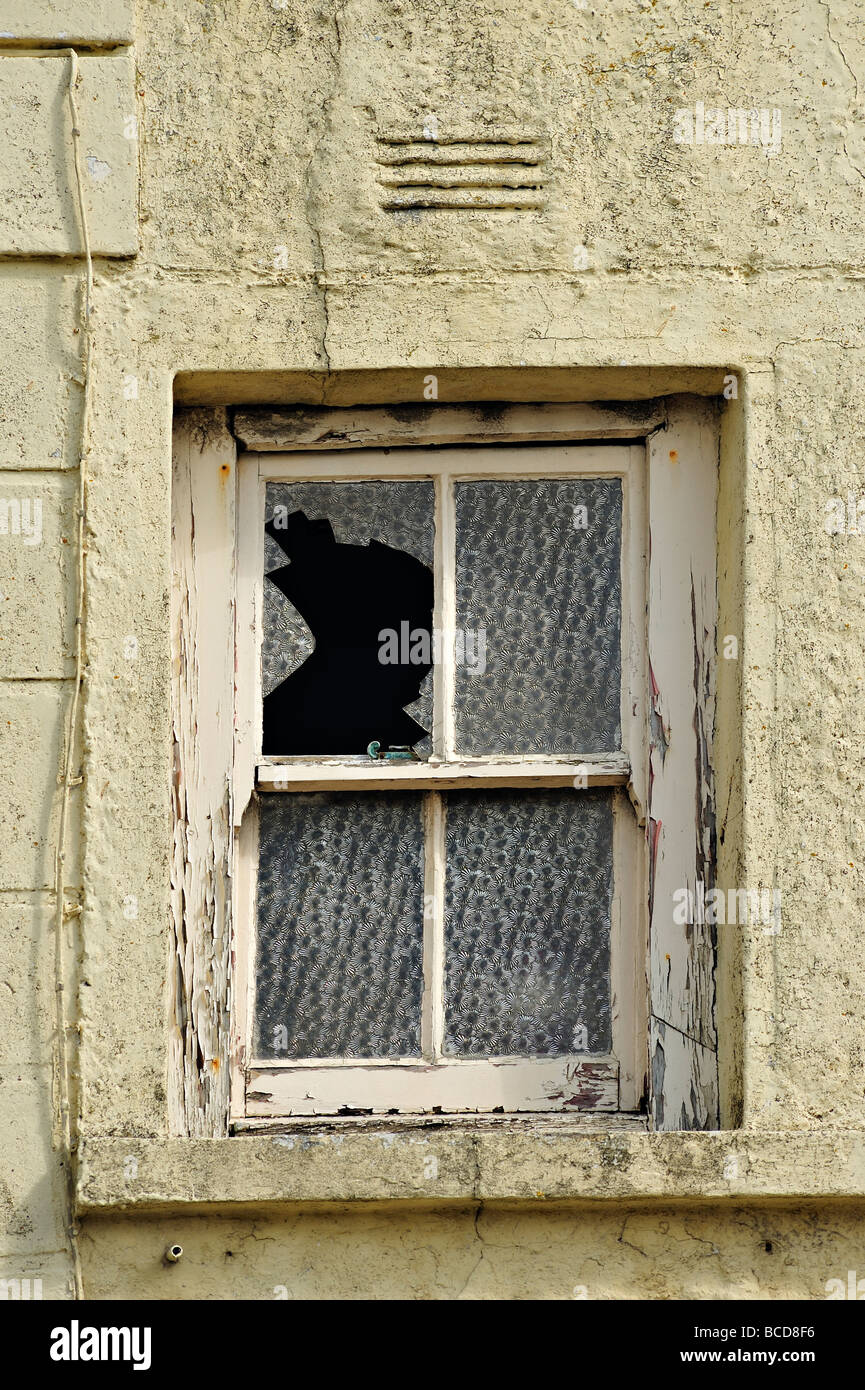 Broken window in old building Stock Photo - Alamy