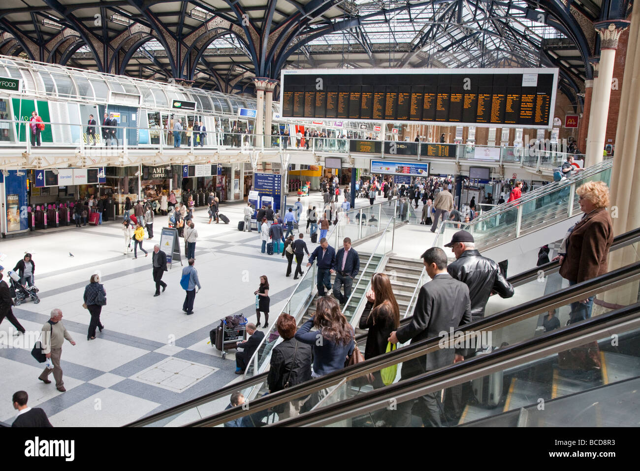 Escalator liverpool street station london hi-res stock photography and ...