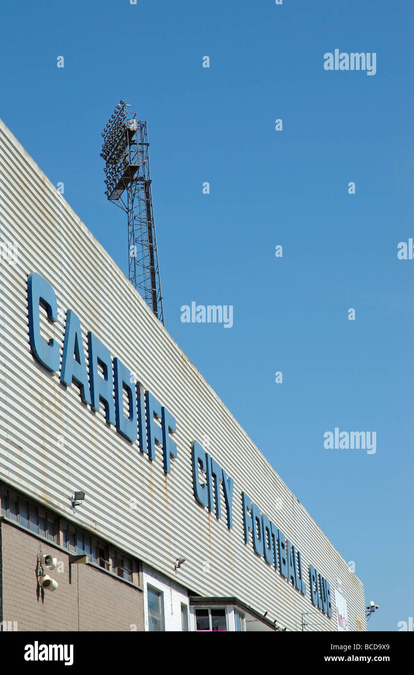 Floodlight football stadium hi-res stock photography and images - Alamy