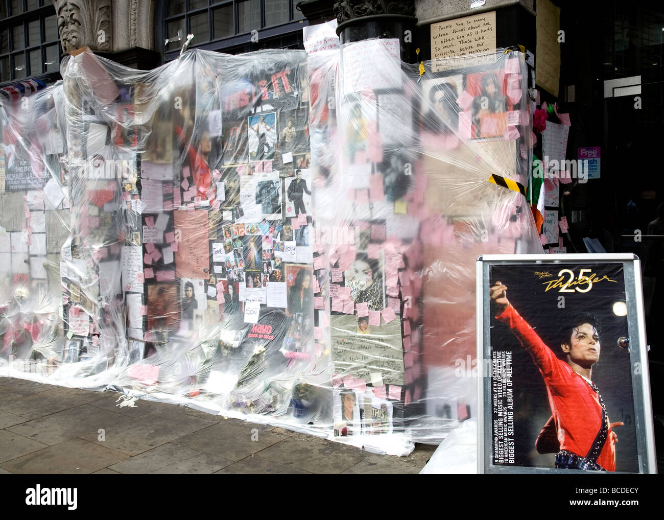 Michael Jackson Memorial at Piccadilly Stock Photo - Alamy