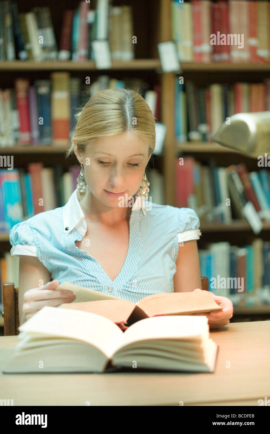 Young women in the library Stock Photo - Alamy