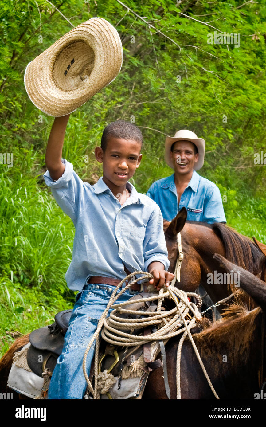 Farmers with cows latin america hi-res stock photography and images - Alamy