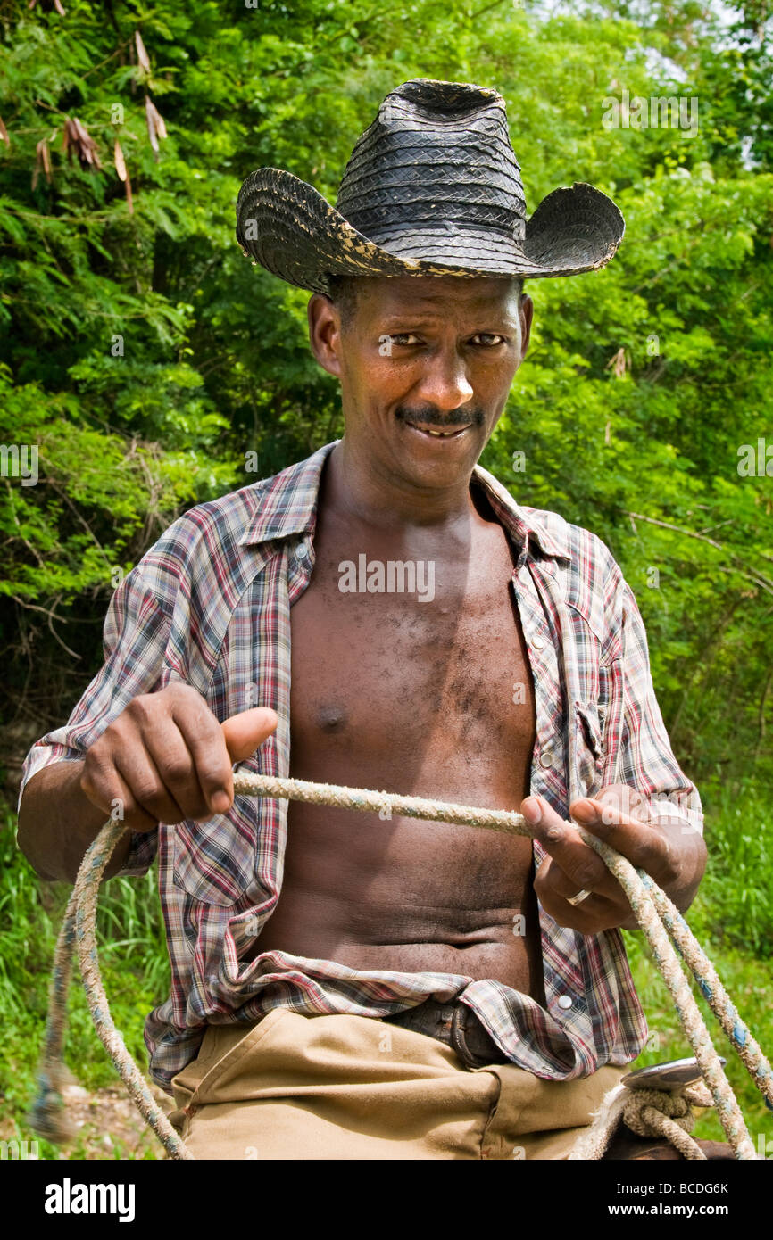 Farmers with cows latin america hi-res stock photography and images - Alamy