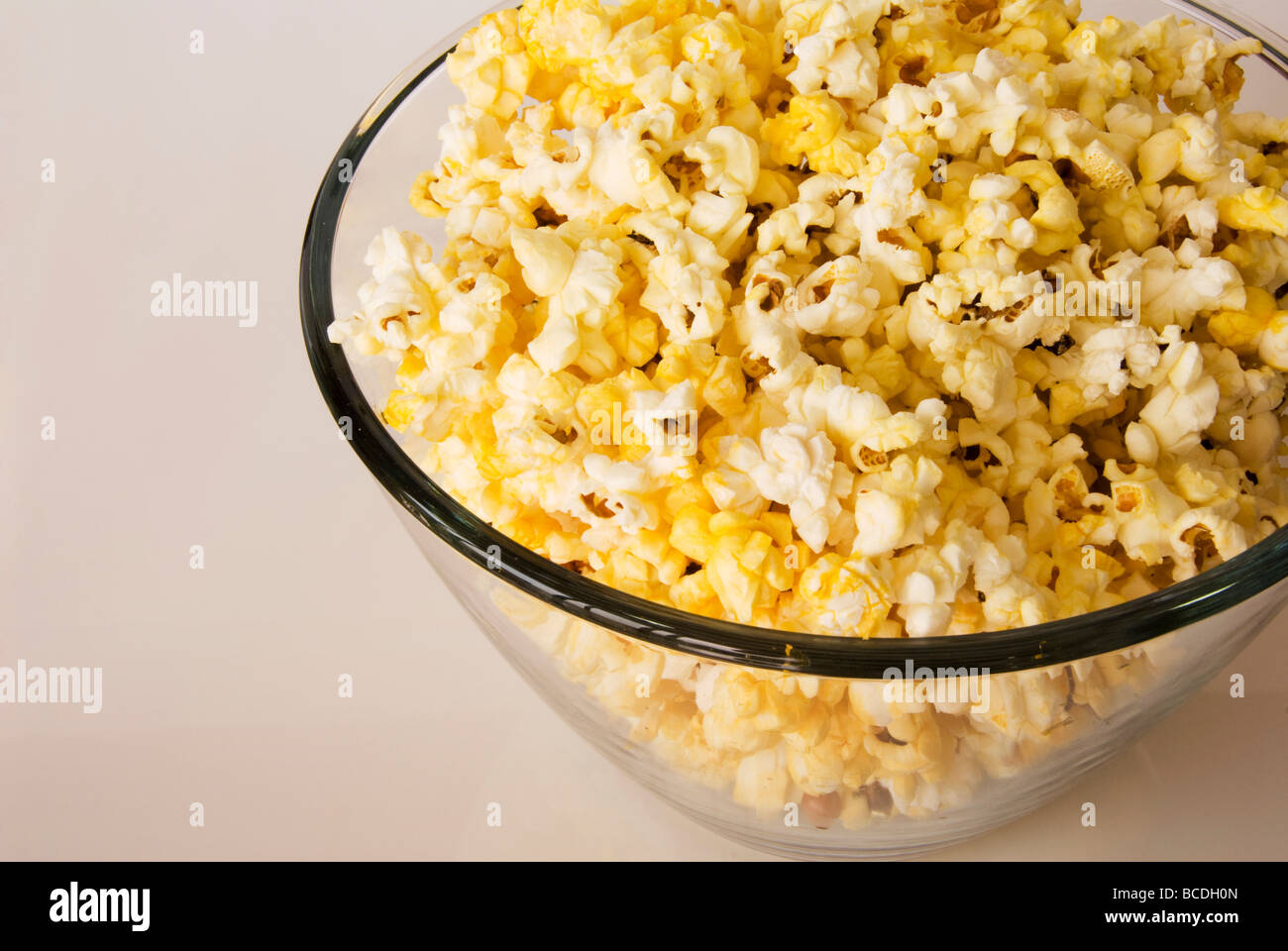 bowl of popcorn Stock Photo - Alamy