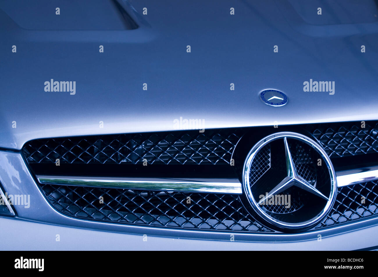 Merc logo hi-res stock photography and images - Alamy