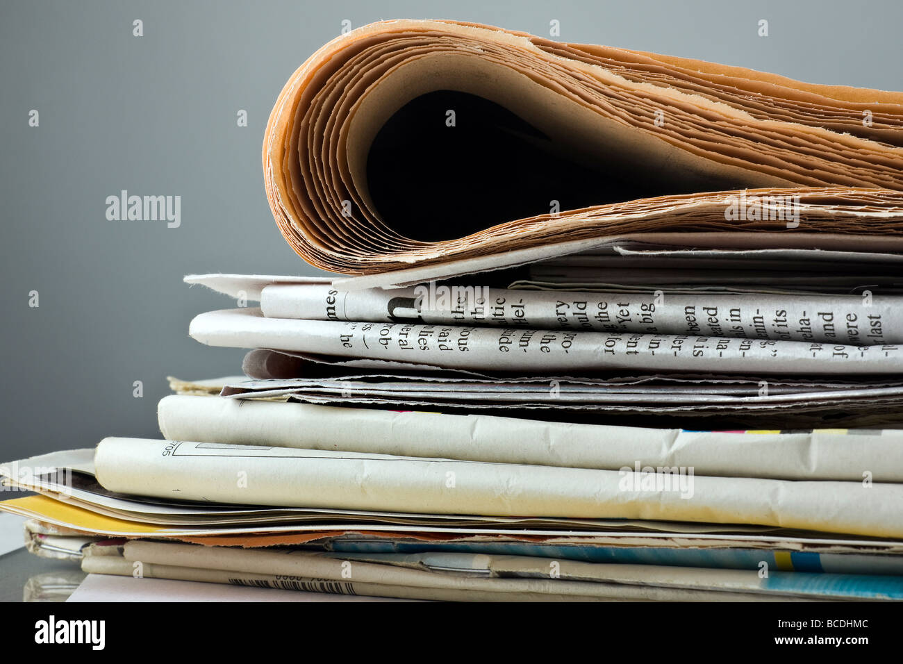 Bundle of newspapers hi-res stock photography and images - Alamy