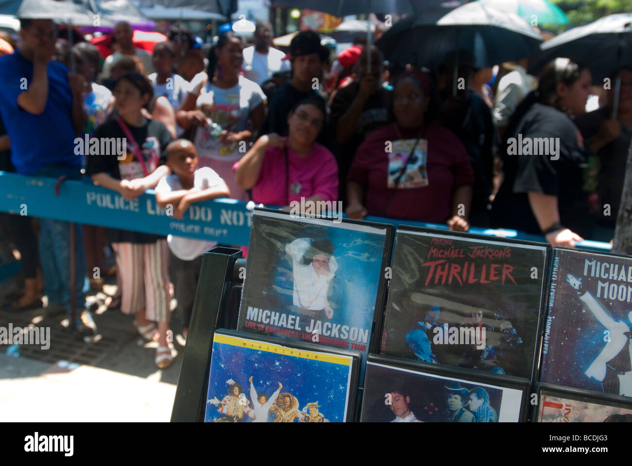 Thousands of Michael Jackson fans gather outside the Apollo Theater in ...