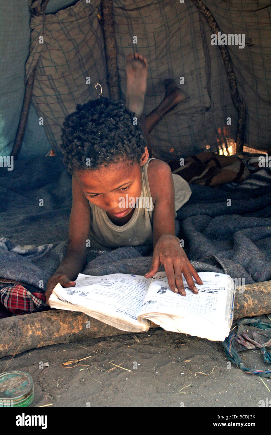 San hunter gatherers hi-res stock photography and images - Alamy