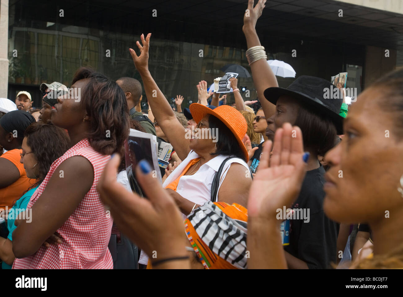 Michael Jackson fans bid farewell to the King of Pop in the Harlem ...