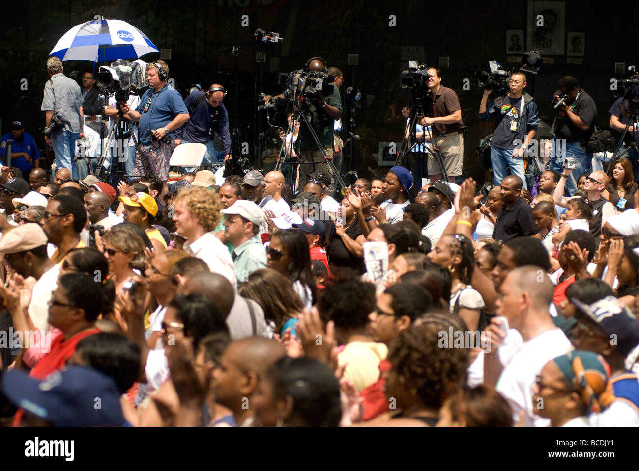 Michael Jackson fans bid farewell to the King of Pop in the Harlem ...
