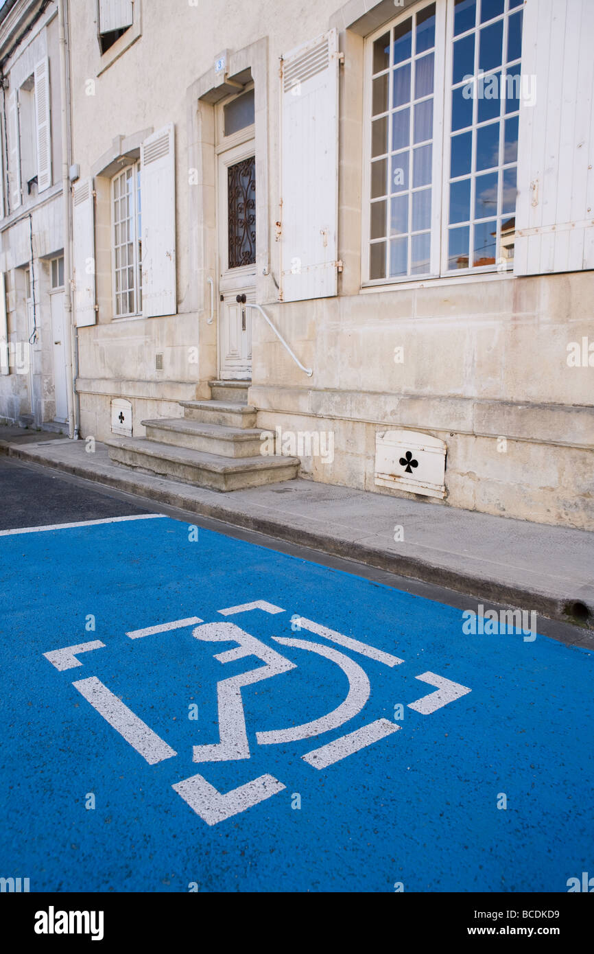 Disabled bay sign hi-res stock photography and images - Alamy