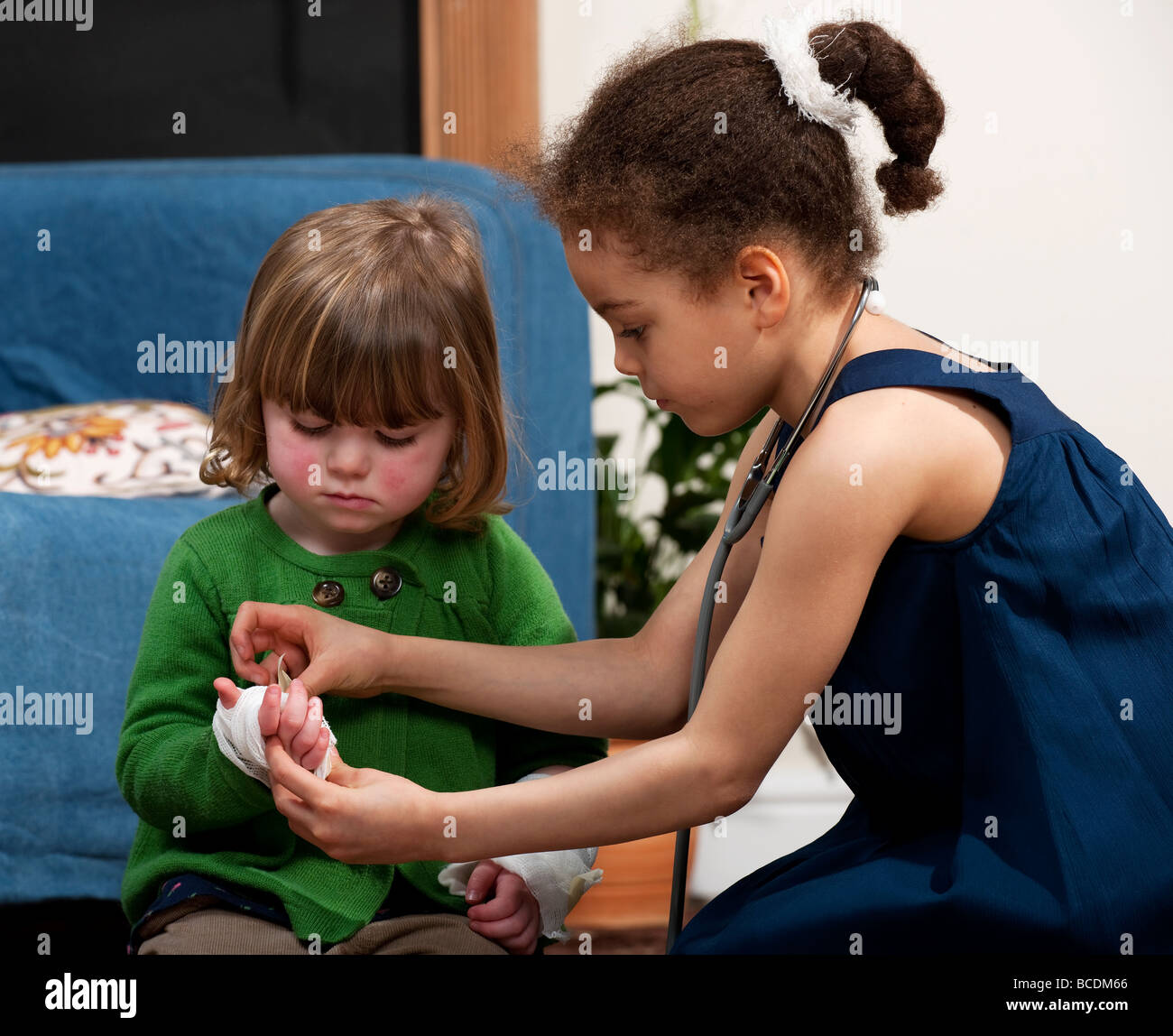 Girls playing doctors patient hi-res stock photography and images - Alamy