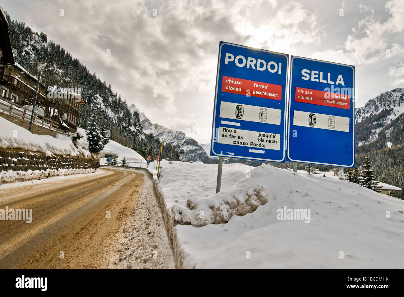 Sella pass hi-res stock photography and images - Alamy
