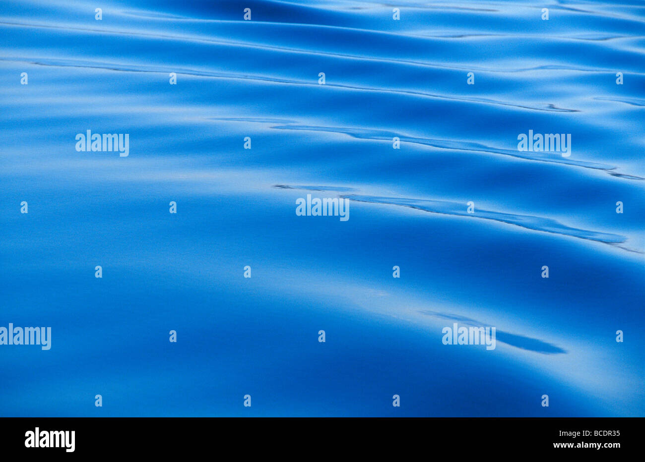 Wake boat curve hi-res stock photography and images - Alamy
