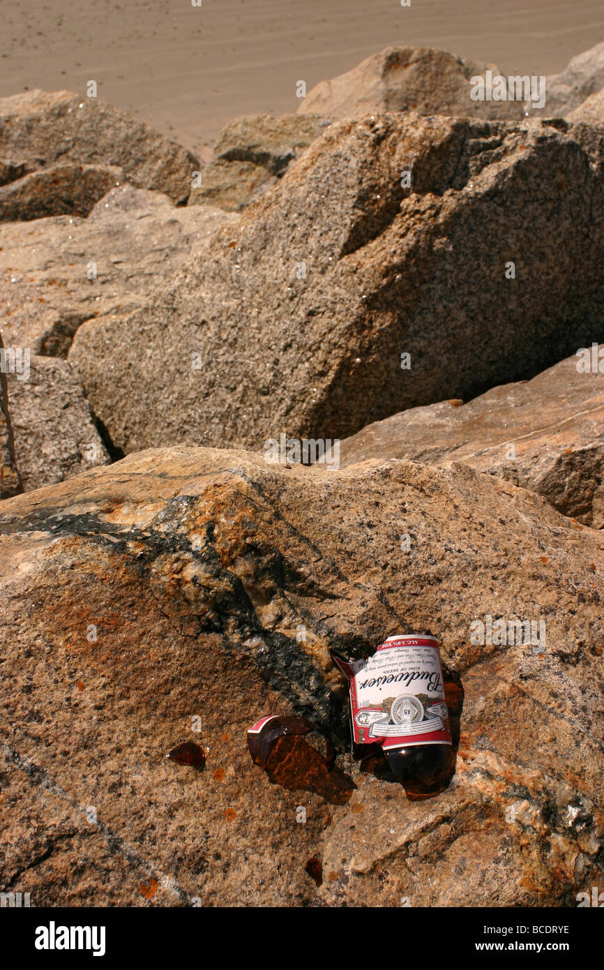 Smashed beer bottle hi-res stock photography and images - Alamy