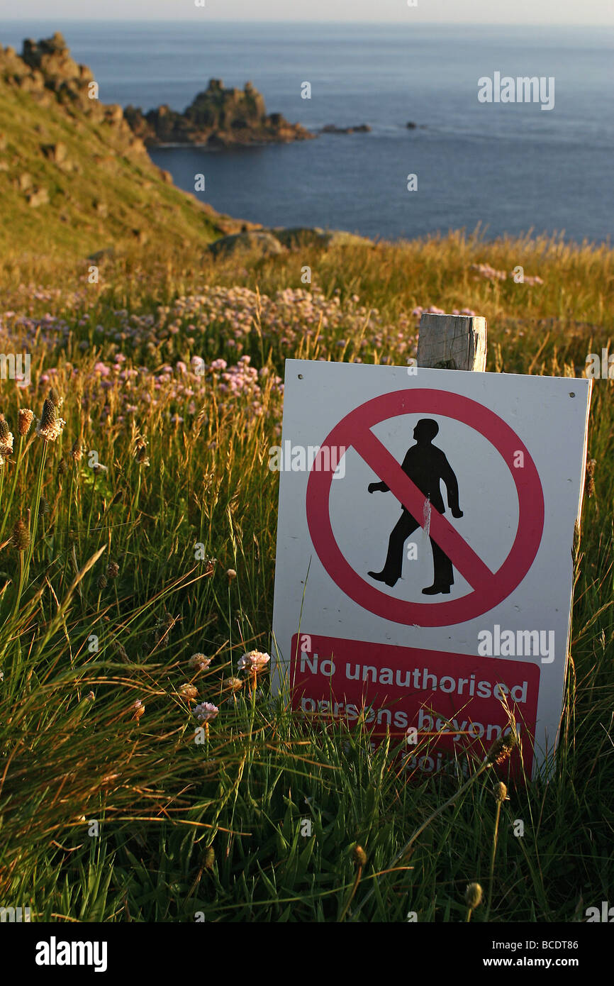 No entry sign path uk hi-res stock photography and images - Alamy
