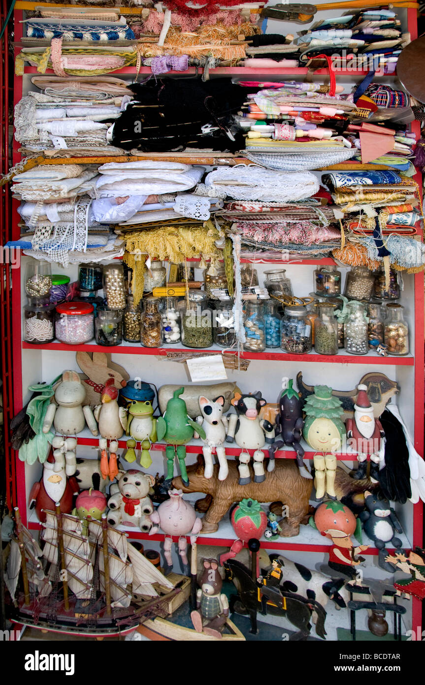 Marche aux Puces de Saint Ouen flea market Paris Stock Photo - Alamy