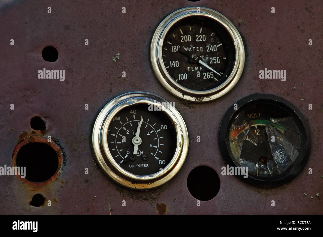broken vintage gauges Stock Photo - Alamy