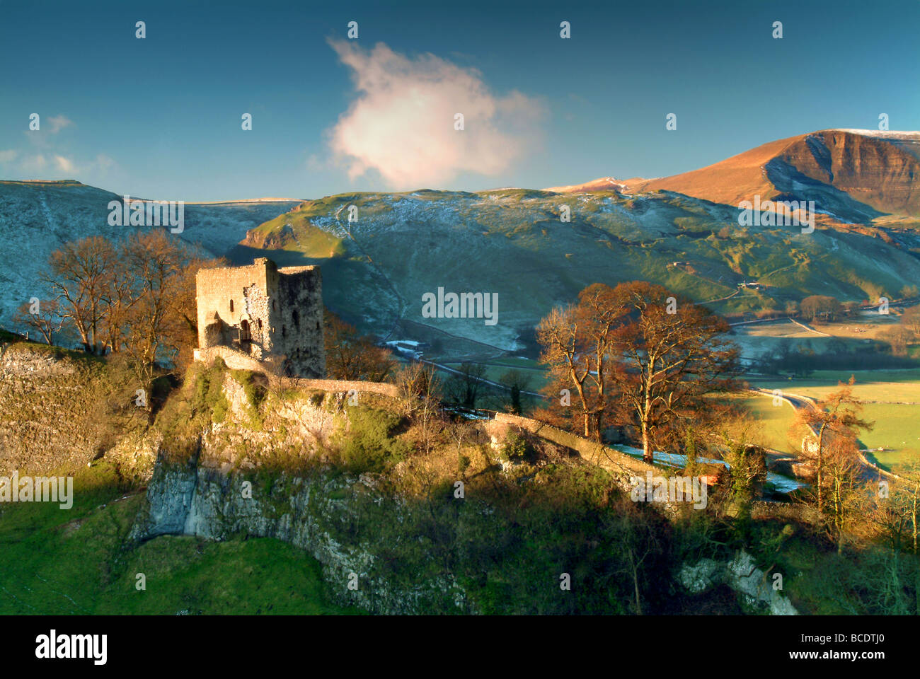 Peak district abandoned building hi-res stock photography and images ...