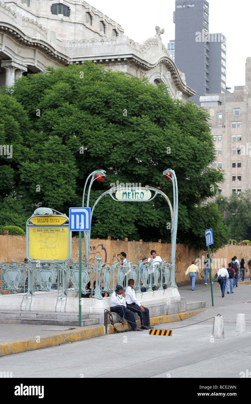 Mexico City metro station Stock Photo - Alamy