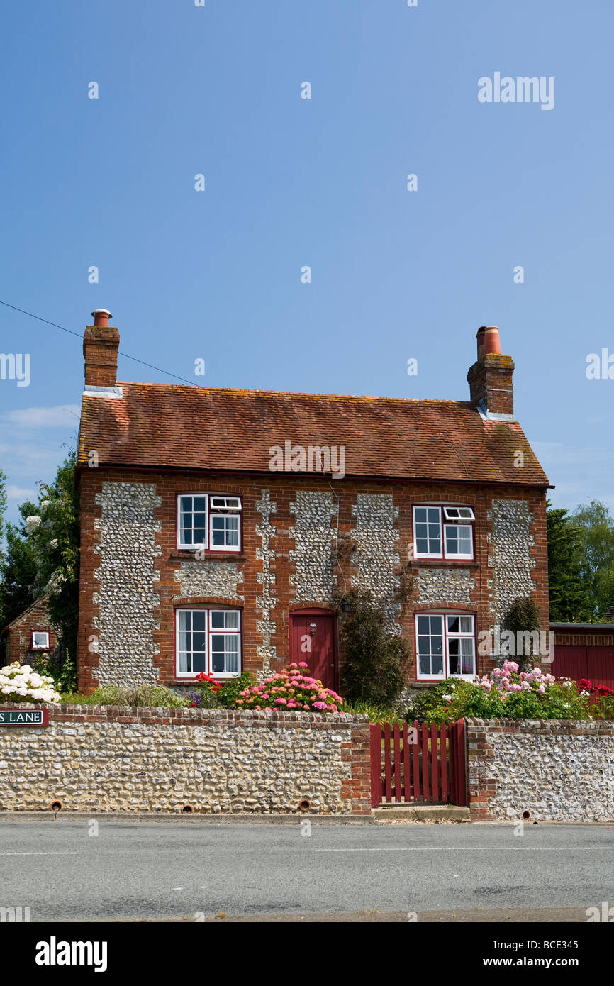 Sussex flint house hi-res stock photography and images - Alamy