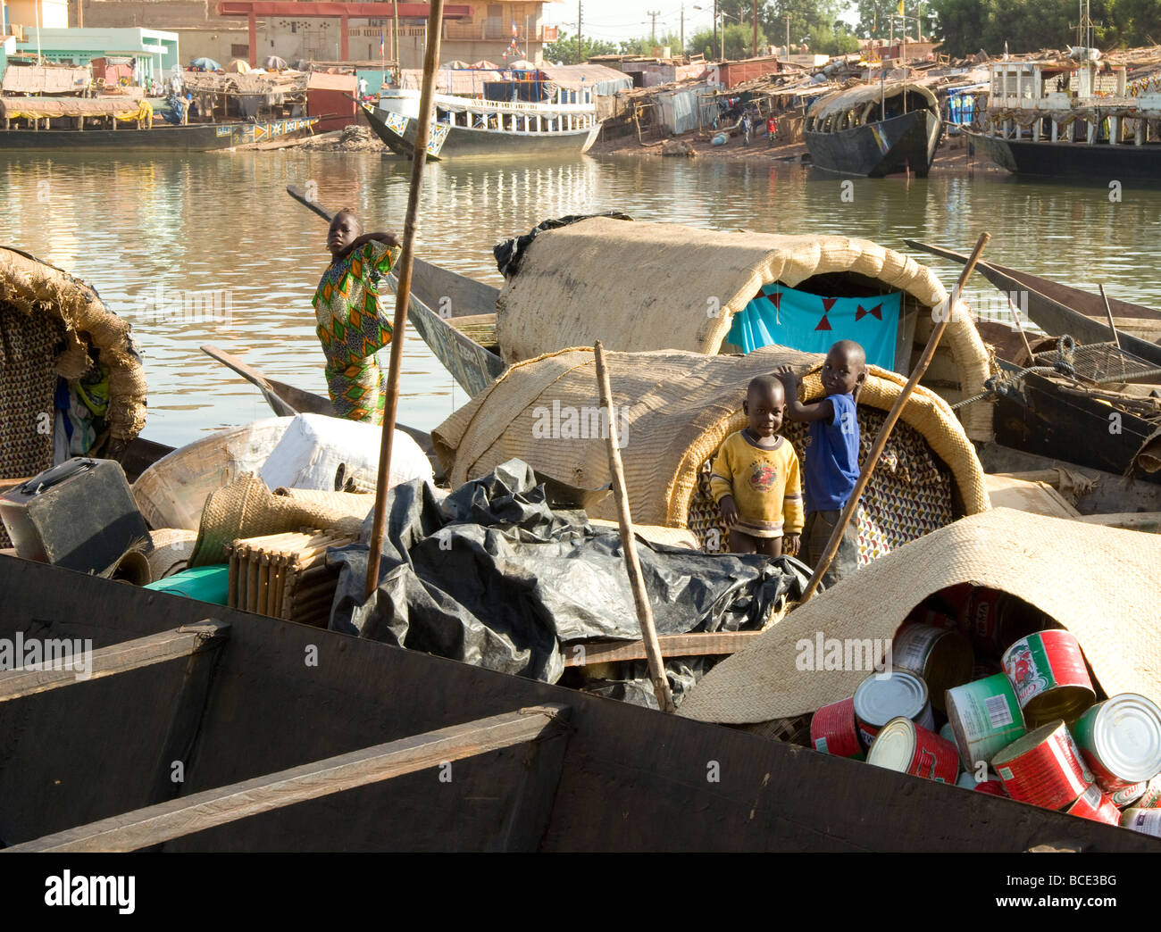 Mopti port mali pinasse boats people hi-res stock photography and ...