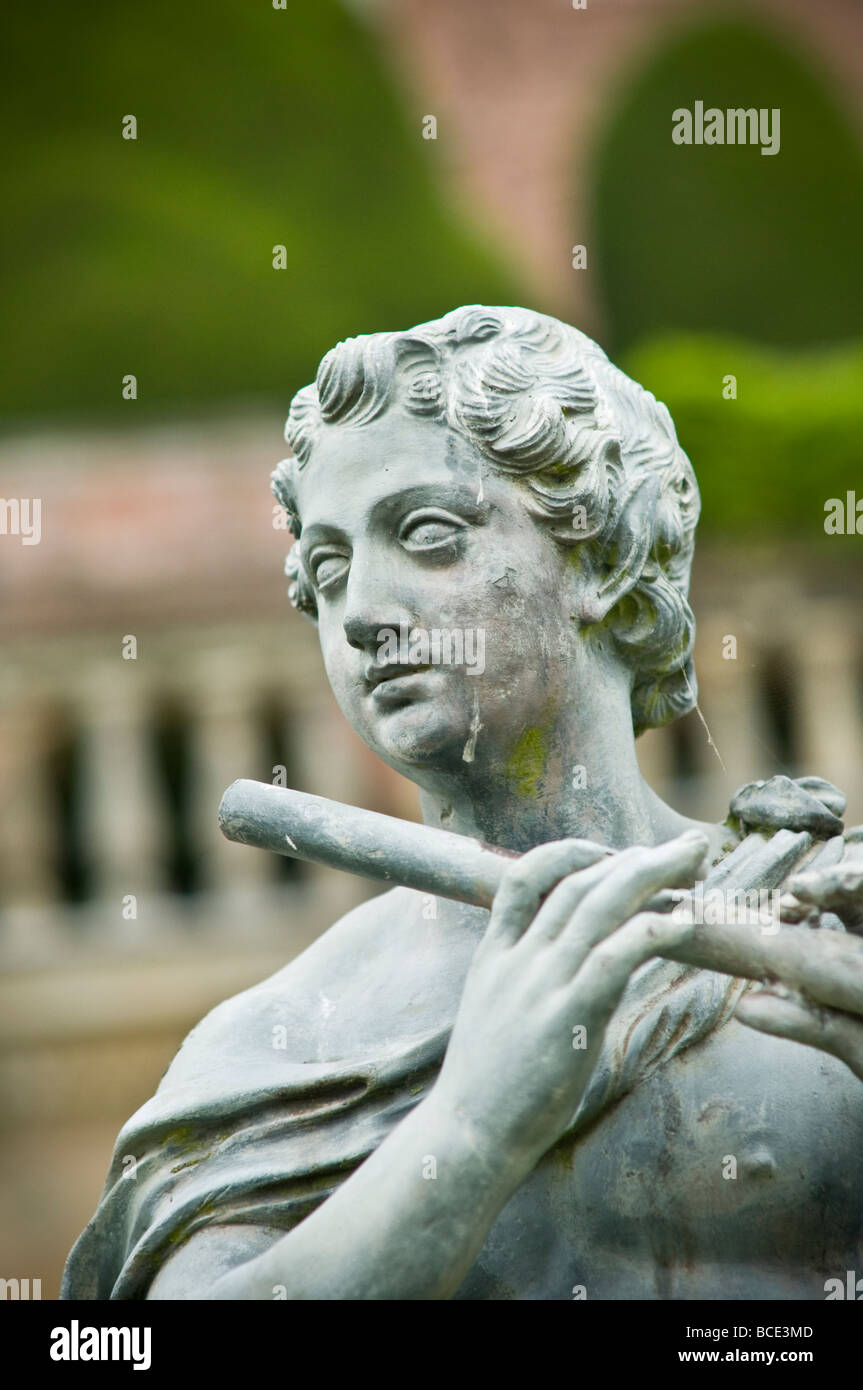 Sculpture statues wales hi-res stock photography and images - Alamy