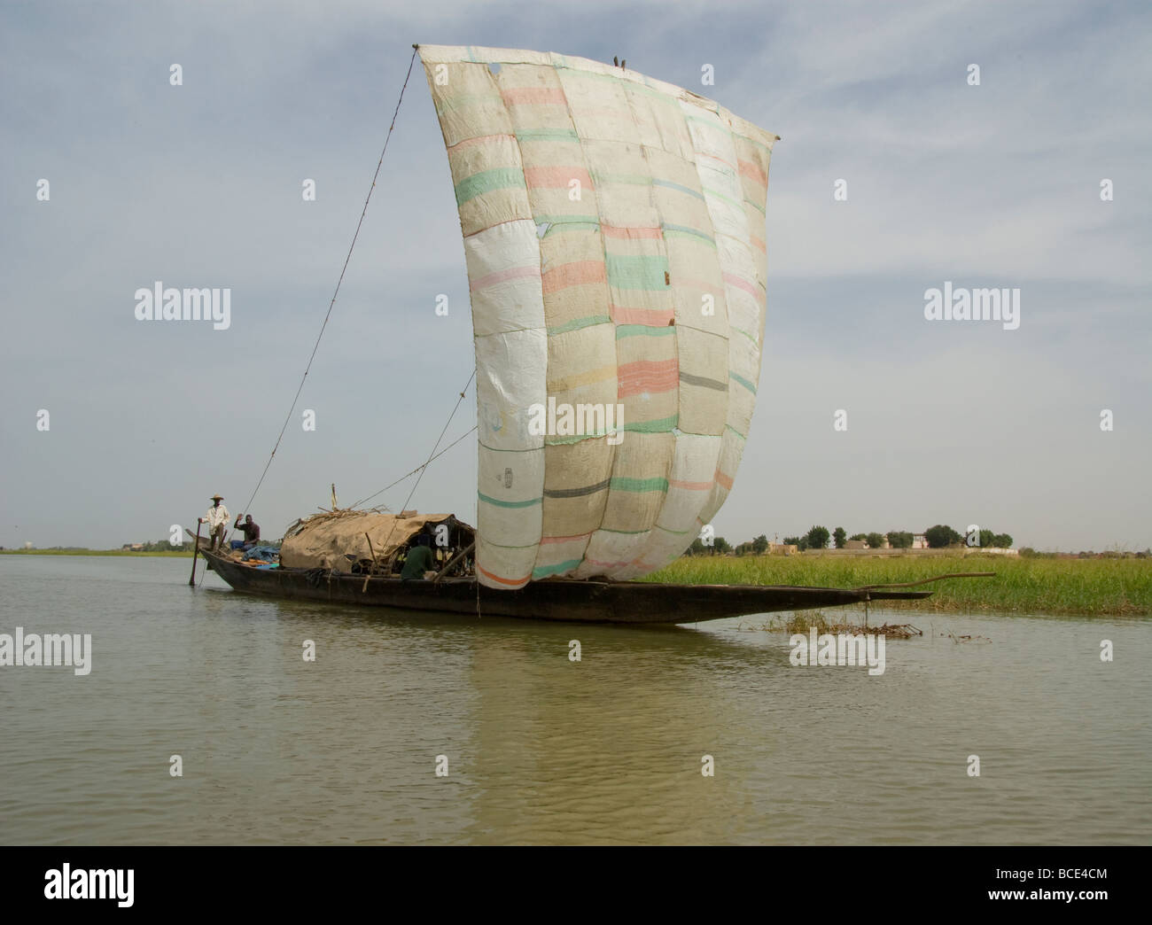 Mali. Sahel. River Niger and traditional boat Stock Photo - Alamy