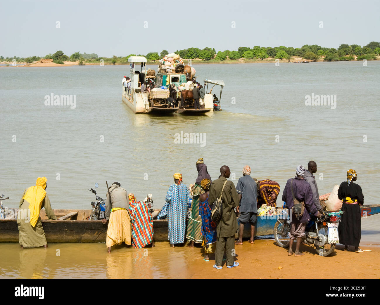 Mali. Sahel. Niger basin. Bani river crossing in Djenne Stock Photo - Alamy