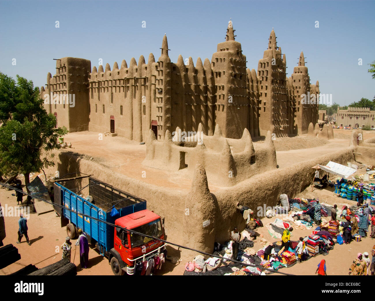 Mali. Sahel. Great mosque of Djenne (XI century) and weekly market ...