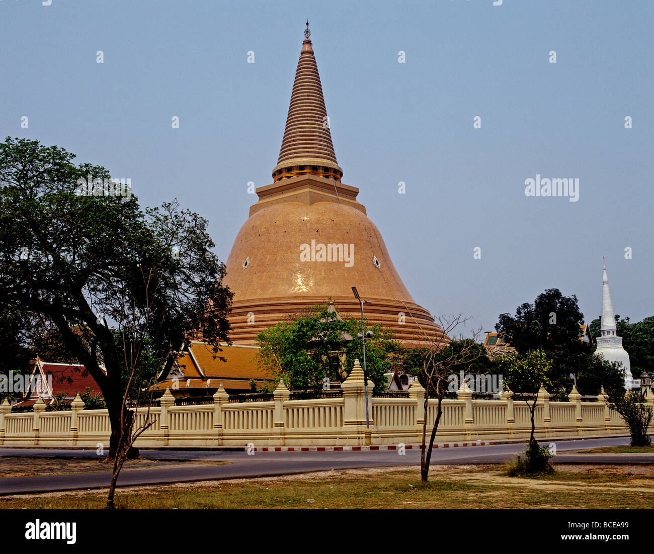 2281 Wat Phra That Pathom Chedi Nakhon Pathom Central Thailand Stock ...