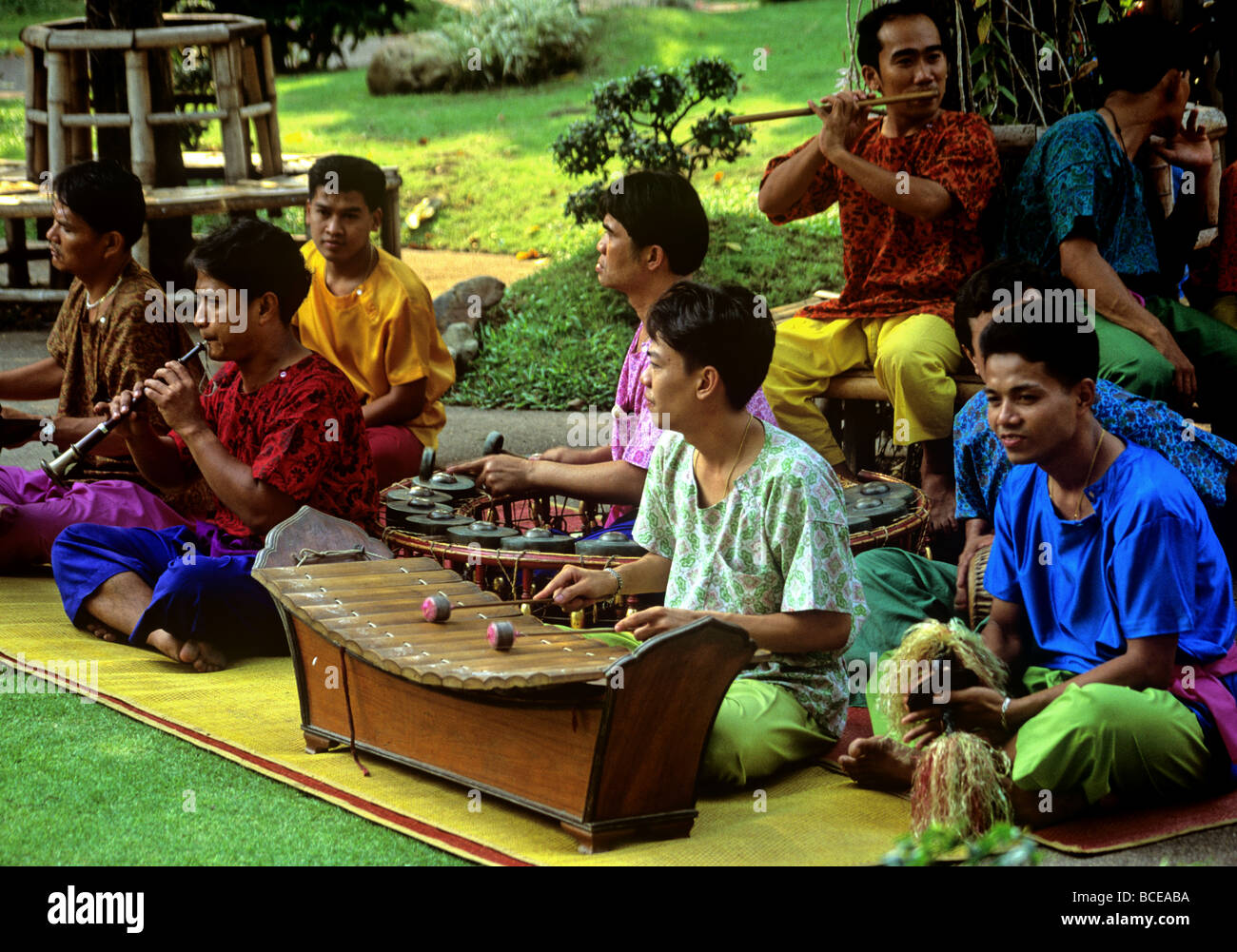 2306 Traditional Thai musicians at the Rose Garden Central Thailand ...