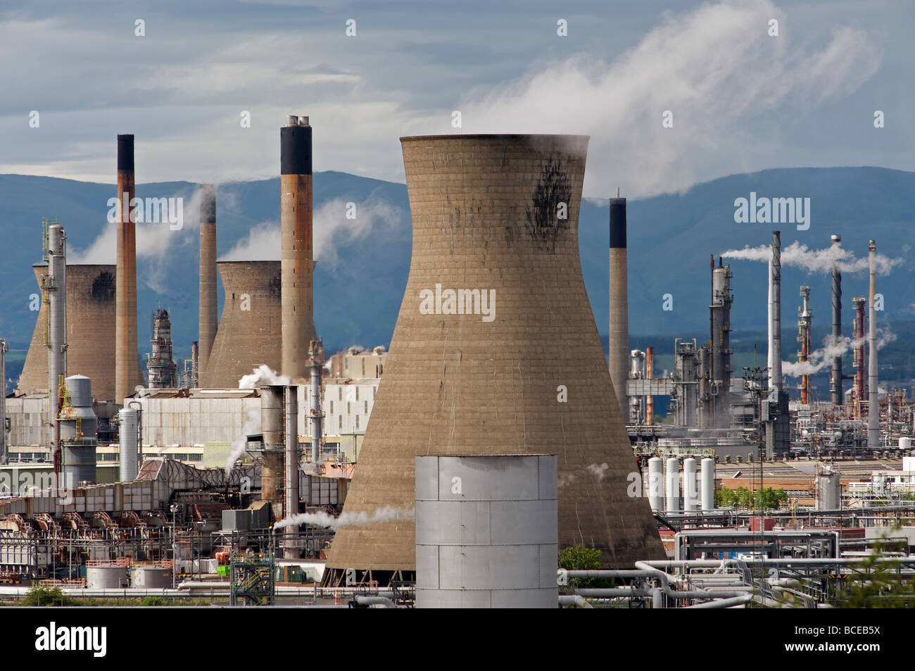 Grangemouth oil refinery hi-res stock photography and images - Alamy